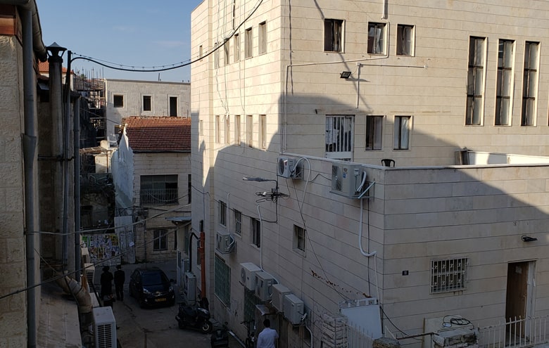 About Yeshivas Mir Yerushalayim