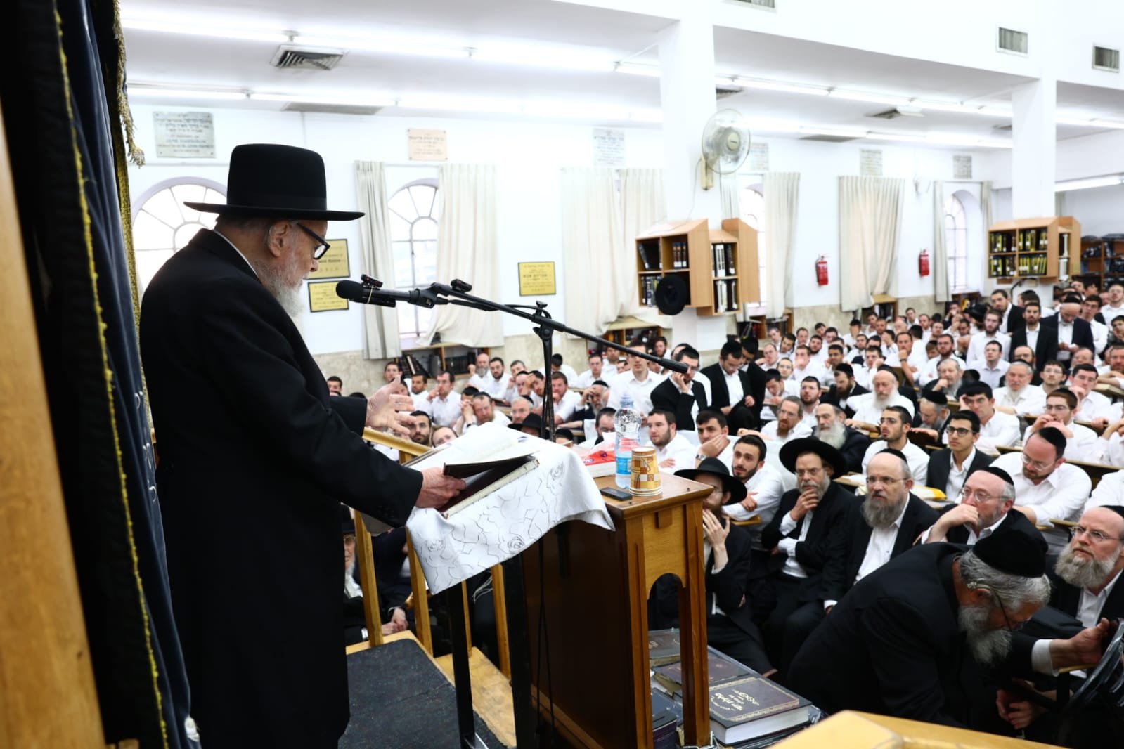 Hagaon Harav Moshe Hillel Hirsch Shlita Giving Divrei Chizuk to prepare ...