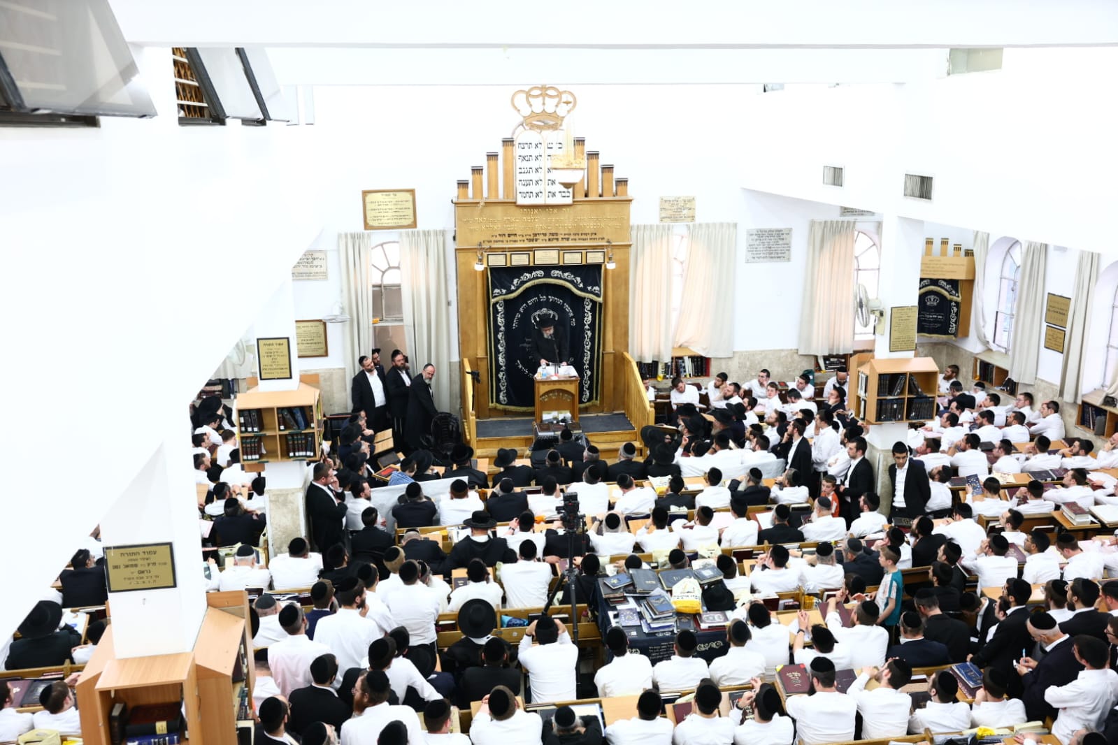 Hagaon Harav Moshe Hillel Hirsch Shlita Giving Divrei Chizuk to prepare ...