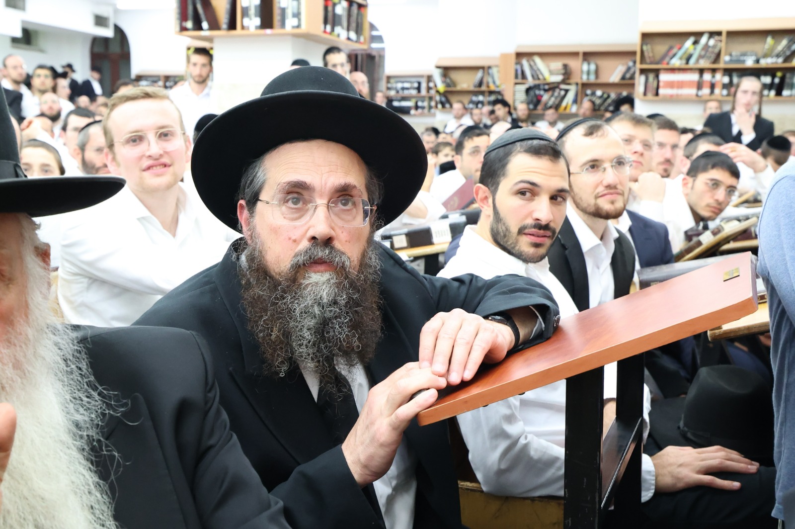 Hagaon Harav Dov Landau Shlita graced the Yeshiva with a shiur and ...