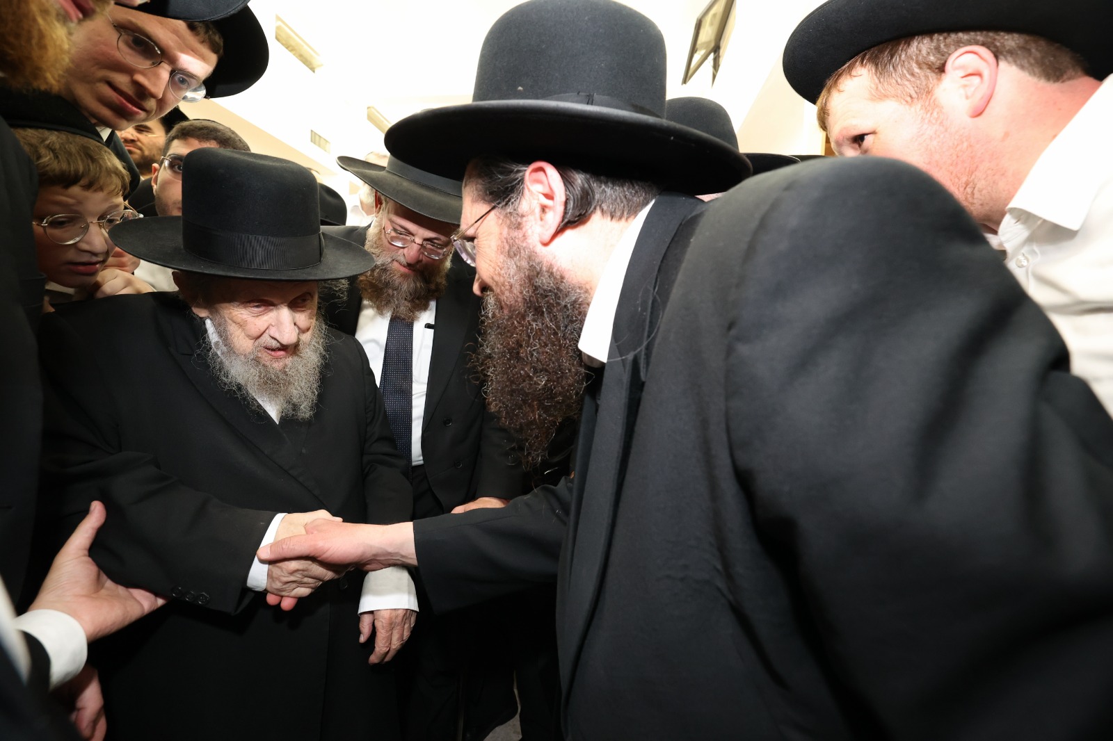 Hagaon Harav Dov Landau Shlita graced the Yeshiva with a shiur and ...